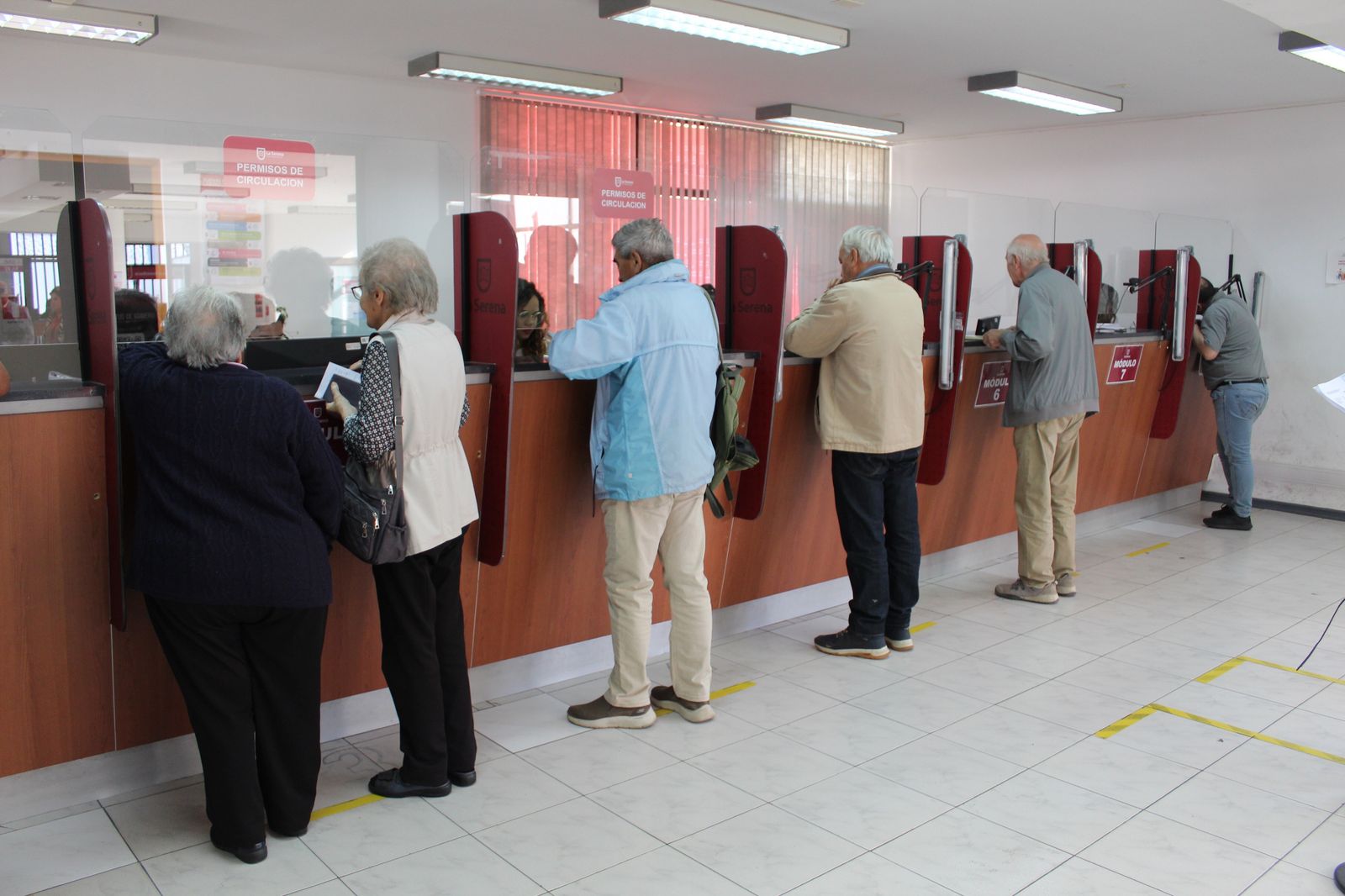 Personas cuidadoras tendrán acceso preferencial en diversos servicios ...